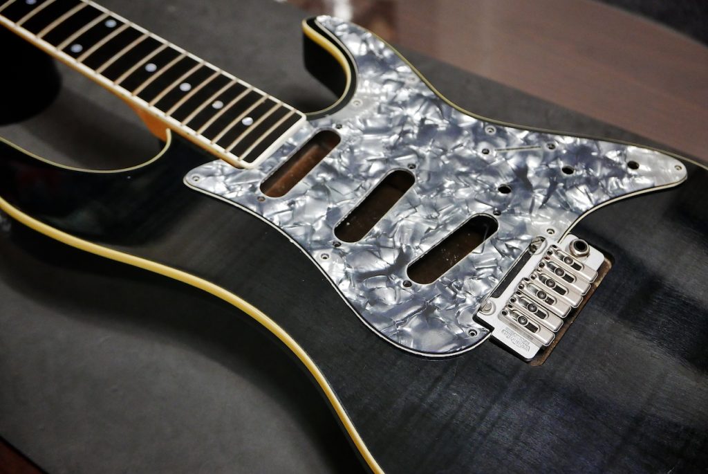 Samick Valley Arts Guitar – Custom Pickguard – stormguitar