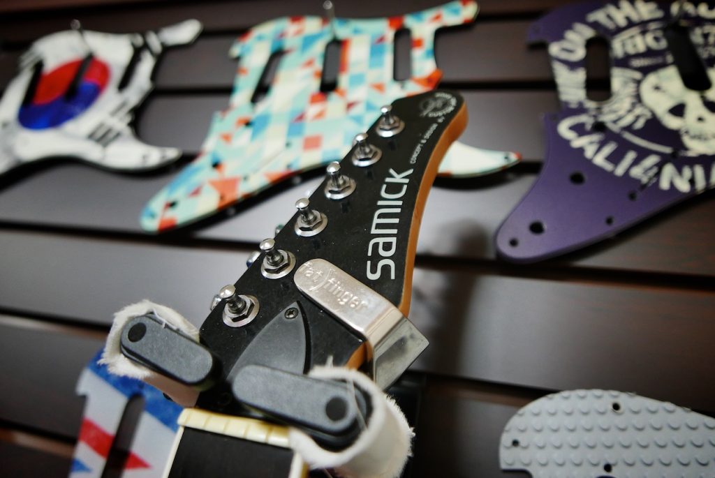 Samick Valley Arts Guitar – Custom Pickguard – stormguitar